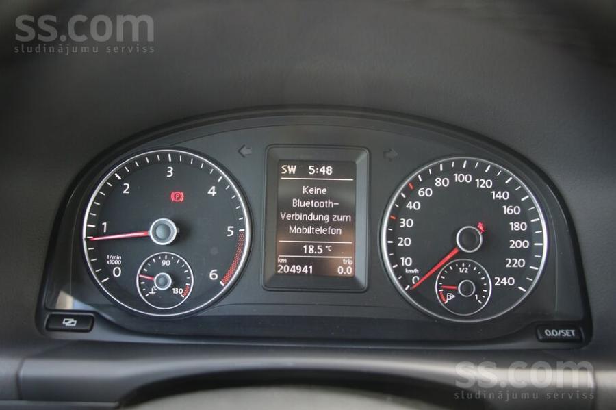 White Volkswagen Touran 2011 in Tukums, with an engine capacity of 1.60 L and mileage of 205 thousand km for 6358 €, photo 19 on AUTOMOTO.COM.LV