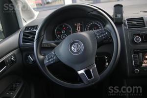 White Volkswagen Touran 2011 in Tukums, with an engine capacity of 1.60 L and mileage of 205 thousand km for 6358 €, photo 20 on AUTOMOTO.COM.LV