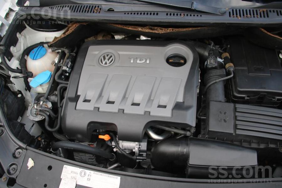 White Volkswagen Touran 2011 in Tukums, with an engine capacity of 1.60 L and mileage of 205 thousand km for 6358 €, photo 24 on AUTOMOTO.COM.LV