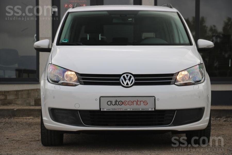 White Volkswagen Touran 2011 in Tukums, with an engine capacity of 1.60 L and mileage of 205 thousand km for 6358 €, photo 30 on AUTOMOTO.COM.LV
