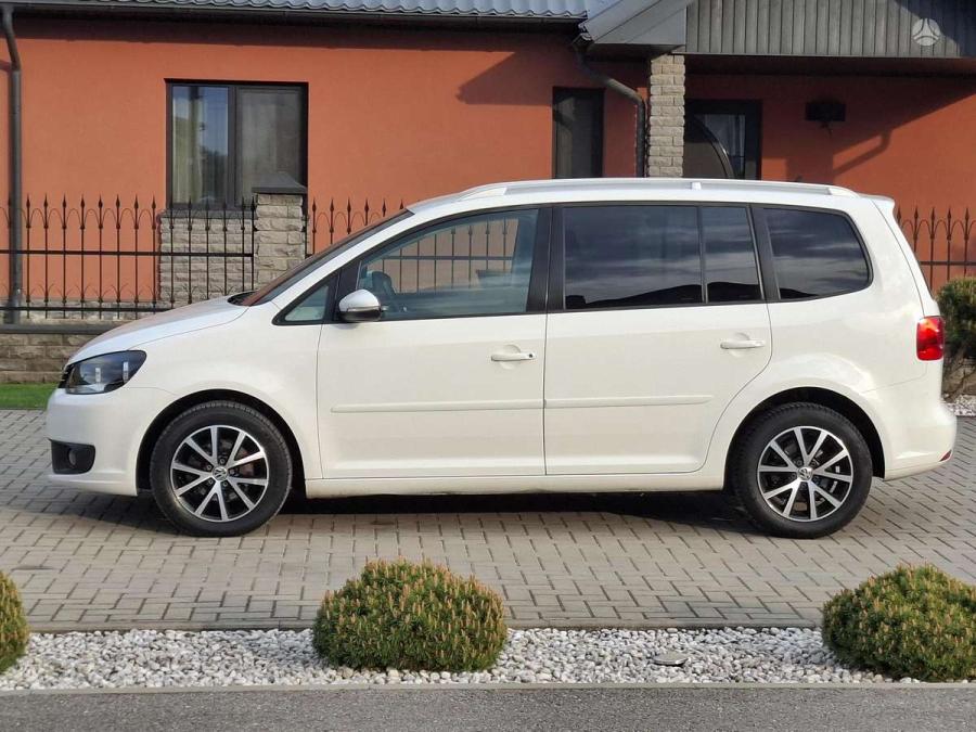 Balts Volkswagen Touran 2011 Tauragė, ar dzinēja tilpumu 1.60 L un nobraukumu 274 tūkst. km par 4600 €, foto 3 vietnē AUTOMOTO.COM.LV