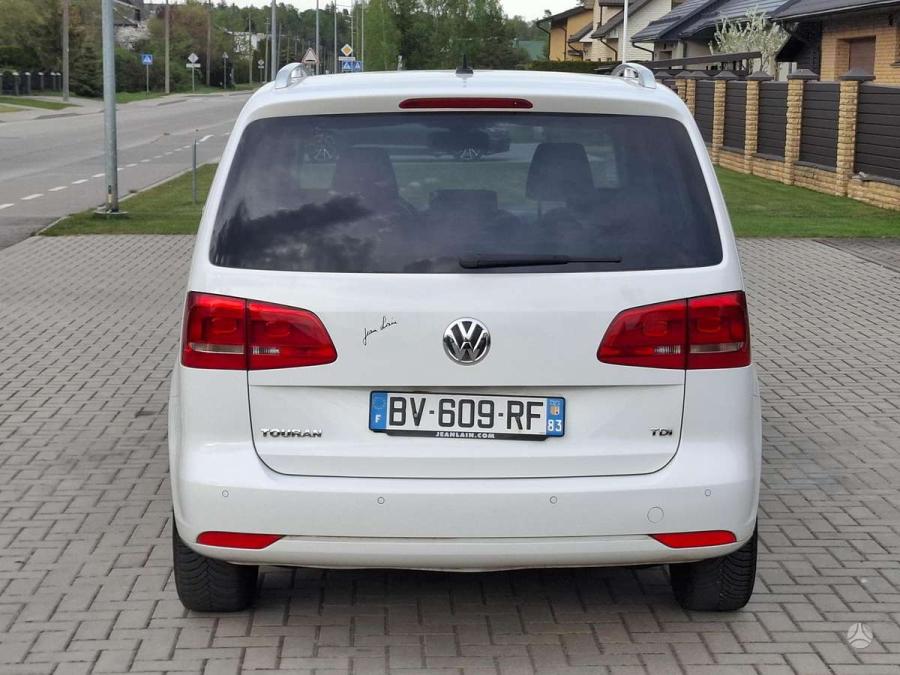 Balts Volkswagen Touran 2011 Tauragė, ar dzinēja tilpumu 1.60 L un nobraukumu 274 tūkst. km par 4600 €, foto 5 vietnē AUTOMOTO.COM.LV