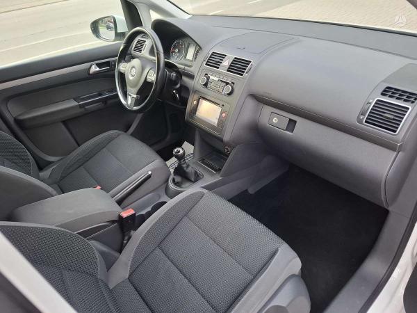 Balts Volkswagen Touran 2011 Tauragė, ar dzinēja tilpumu 1.60 L un nobraukumu 274 tūkst. km par 4600 €, foto 11 vietnē AUTOMOTO.COM.LV