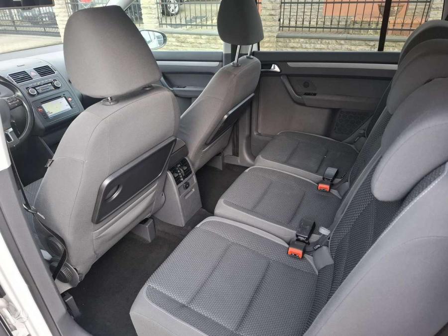 Balts Volkswagen Touran 2011 Tauragė, ar dzinēja tilpumu 1.60 L un nobraukumu 274 tūkst. km par 4600 €, foto 14 vietnē AUTOMOTO.COM.LV