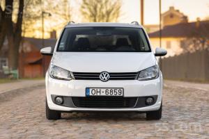White Volkswagen Touran 2012 in Jelgava, with an engine capacity of 2.00 L and mileage of 247 thousand km for 6890 €, photo 2 on AUTOMOTO.COM.LV