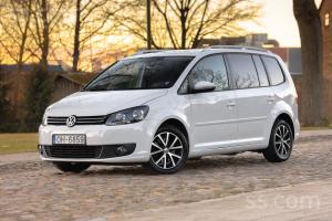 White Volkswagen Touran 2012 in Jelgava, with an engine capacity of 2.00 L and mileage of 247 thousand km for 6890 €, photo 3 on AUTOMOTO.COM.LV