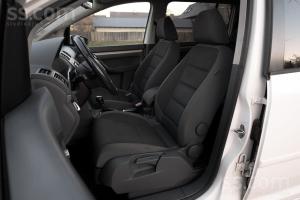 White Volkswagen Touran 2012 in Jelgava, with an engine capacity of 2.00 L and mileage of 247 thousand km for 6890 €, photo 7 on AUTOMOTO.COM.LV