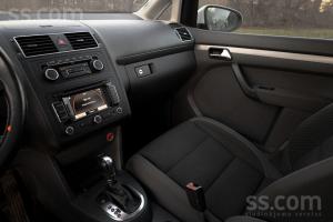White Volkswagen Touran 2012 in Jelgava, with an engine capacity of 2.00 L and mileage of 247 thousand km for 6890 €, photo 8 on AUTOMOTO.COM.LV