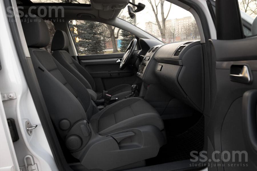 White Volkswagen Touran 2012 in Jelgava, with an engine capacity of 2.00 L and mileage of 247 thousand km for 6890 €, photo 9 on AUTOMOTO.COM.LV