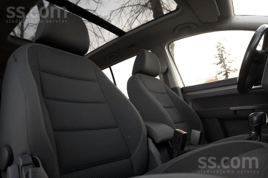 White Volkswagen Touran 2012 in Jelgava, with an engine capacity of 2.00 L and mileage of 247 thousand km for 6890 €, photo 11 on AUTOMOTO.COM.LV