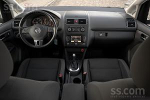 White Volkswagen Touran 2012 in Jelgava, with an engine capacity of 2.00 L and mileage of 247 thousand km for 6890 €, photo 14 on AUTOMOTO.COM.LV