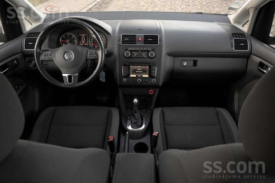 White Volkswagen Touran 2012 in Jelgava, with an engine capacity of 2.00 L and mileage of 247 thousand km for 6890 €, photo 14 on AUTOMOTO.COM.LV
