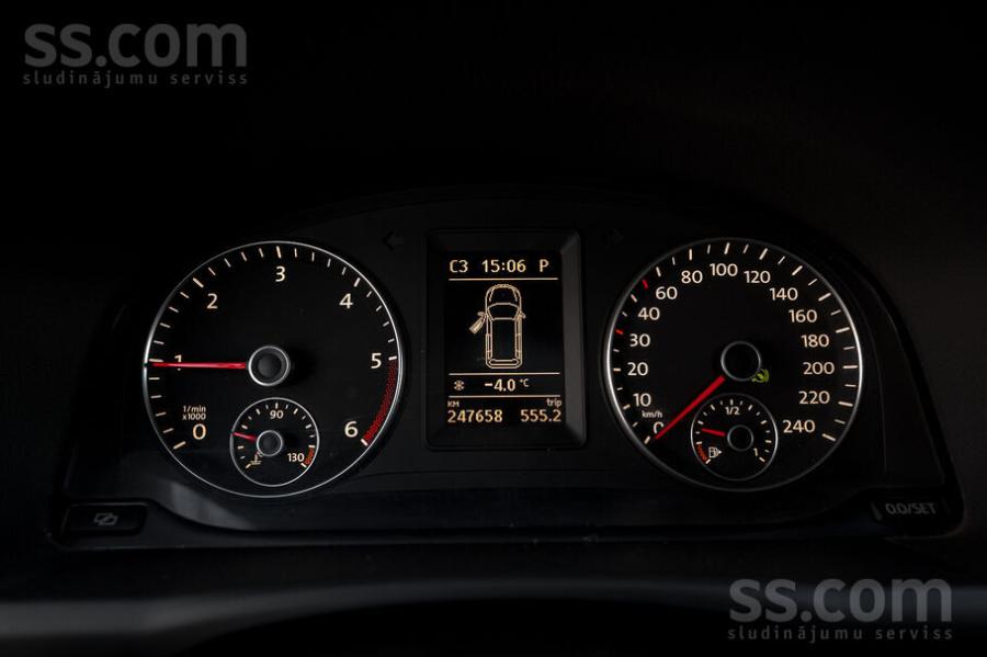 White Volkswagen Touran 2012 in Jelgava, with an engine capacity of 2.00 L and mileage of 247 thousand km for 6890 €, photo 16 on AUTOMOTO.COM.LV