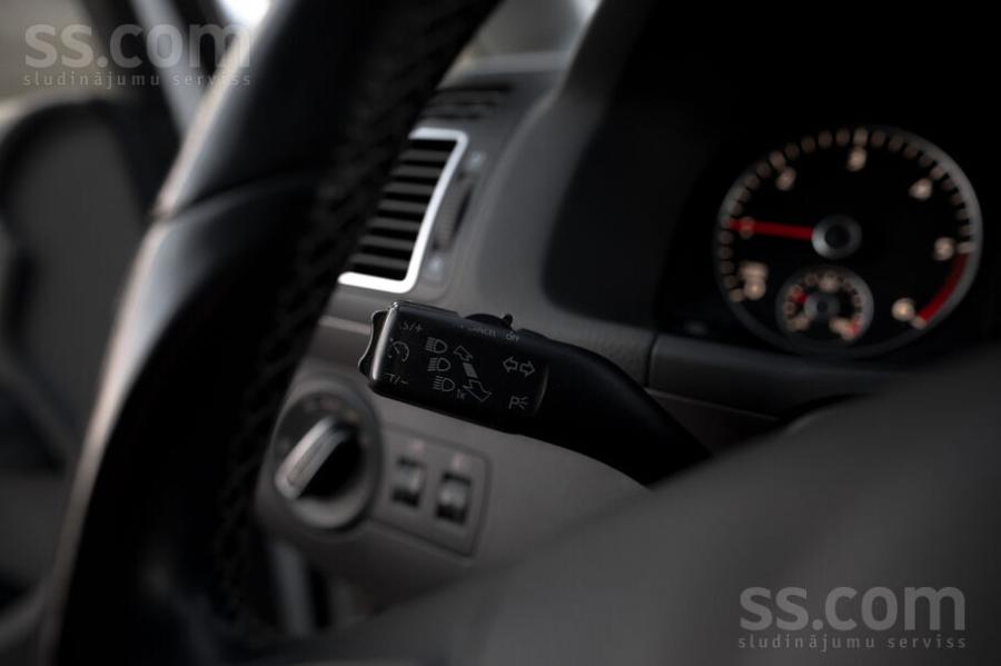 White Volkswagen Touran 2012 in Jelgava, with an engine capacity of 2.00 L and mileage of 247 thousand km for 6890 €, photo 17 on AUTOMOTO.COM.LV