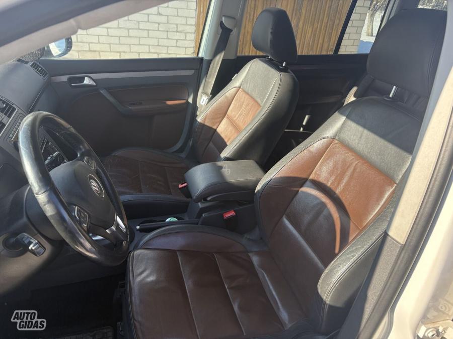 Balts Volkswagen Touran 2012 Lazdijai, ar dzinēja tilpumu 2.00 L un nobraukumu 400 tūkst. km par 5500 €, foto 5 vietnē AUTOMOTO.COM.LV