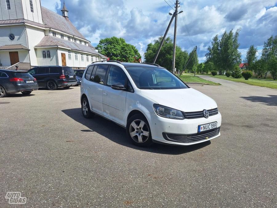 White Volkswagen Touran 2012 in Ignalina, with an engine capacity of 2.00 L and mileage of 420 thousand km for 2350 €, photo 1 on AUTOMOTO.COM.LV