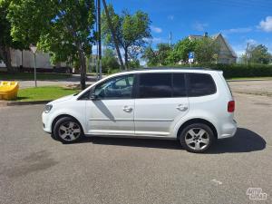 White Volkswagen Touran 2012 in Ignalina, with an engine capacity of 2.00 L and mileage of 420 thousand km for 2350 €, photo 6 on AUTOMOTO.COM.LV