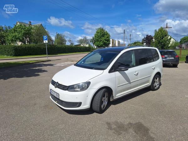 White Volkswagen Touran 2012 in Ignalina, with an engine capacity of 2.00 L and mileage of 420 thousand km for 2350 €, photo 6 on AUTOMOTO.COM.LV