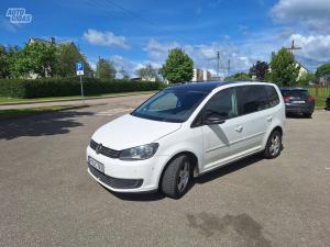 White Volkswagen Touran 2012 in Ignalina, with an engine capacity of 2.00 L and mileage of 420 thousand km for 2350 €, photo 7 on AUTOMOTO.COM.LV