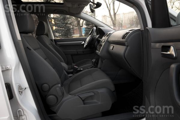 Balts Volkswagen Touran 2012 Jelgava, ar dzinēja tilpumu 2.00 L un nobraukumu 250 tūkst. km par 6290 €, foto 9 vietnē AUTOMOTO.COM.LV