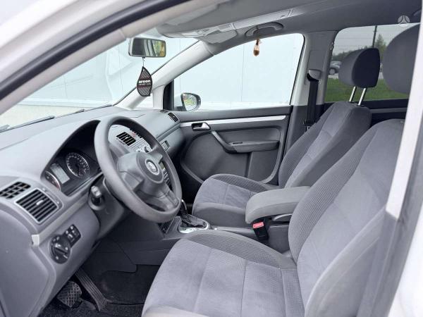 Balts Volkswagen Touran 2012 Viļņa, ar dzinēja tilpumu 1.39 L un nobraukumu 290 tūkst. km par 4300 €, foto 9 vietnē AUTOMOTO.COM.LV