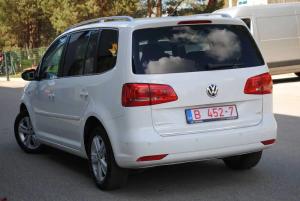 White Volkswagen Touran 2012 in Riga, with an engine capacity of 1.60 L and mileage of 238 thousand km for 7290 €, photo 4 on AUTOMOTO.COM.LV
