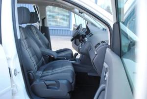 White Volkswagen Touran 2012 in Riga, with an engine capacity of 1.60 L and mileage of 238 thousand km for 7290 €, photo 12 on AUTOMOTO.COM.LV