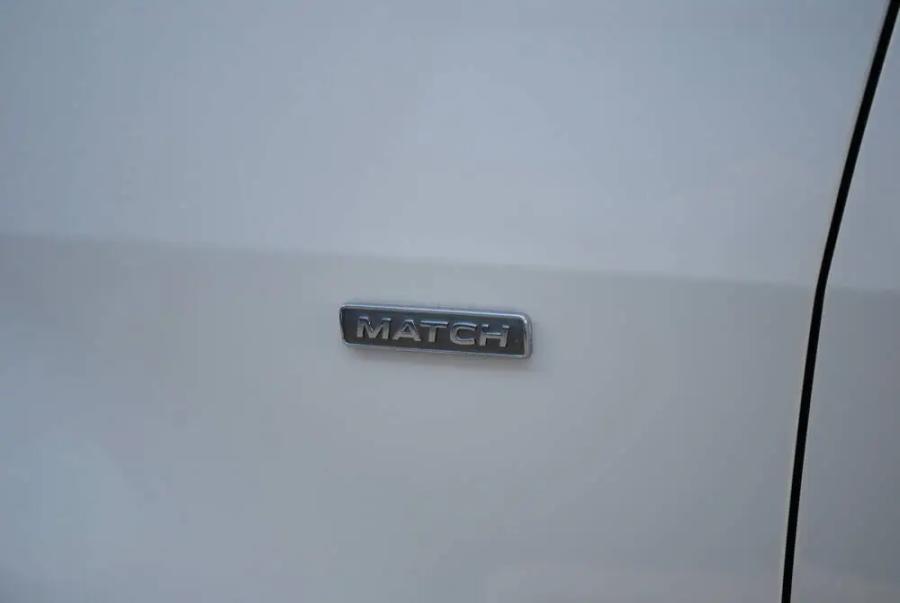 White Volkswagen Touran 2012 in Riga, with an engine capacity of 1.60 L and mileage of 238 thousand km for 7290 €, photo 19 on AUTOMOTO.COM.LV