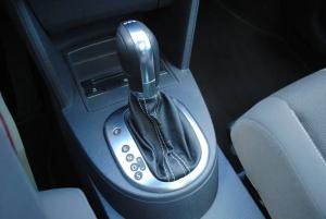 White Volkswagen Touran 2012 in Riga, with an engine capacity of 1.60 L and mileage of 238 thousand km for 7290 €, photo 28 on AUTOMOTO.COM.LV