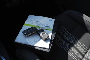 White Volkswagen Touran 2012 in Riga, with an engine capacity of 1.60 L and mileage of 238 thousand km for 7290 €, photo 34 on AUTOMOTO.COM.LV