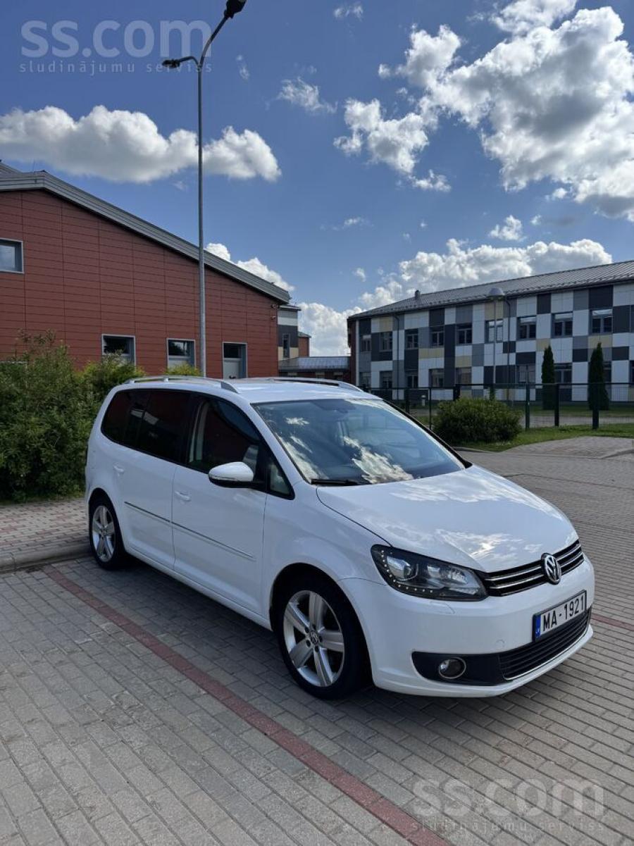 Balts Volkswagen Touran 2012 Rīga, ar dzinēja tilpumu 2.00 L un nobraukumu 317 tūkst. km par 6800 €, foto 4 vietnē AUTOMOTO.COM.LV