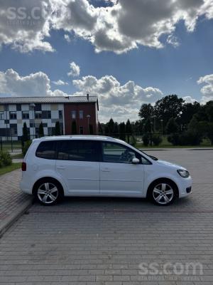 Balts Volkswagen Touran 2012 Rīga, ar dzinēja tilpumu 2.00 L un nobraukumu 317 tūkst. km par 6800 €, foto 7 vietnē AUTOMOTO.COM.LV