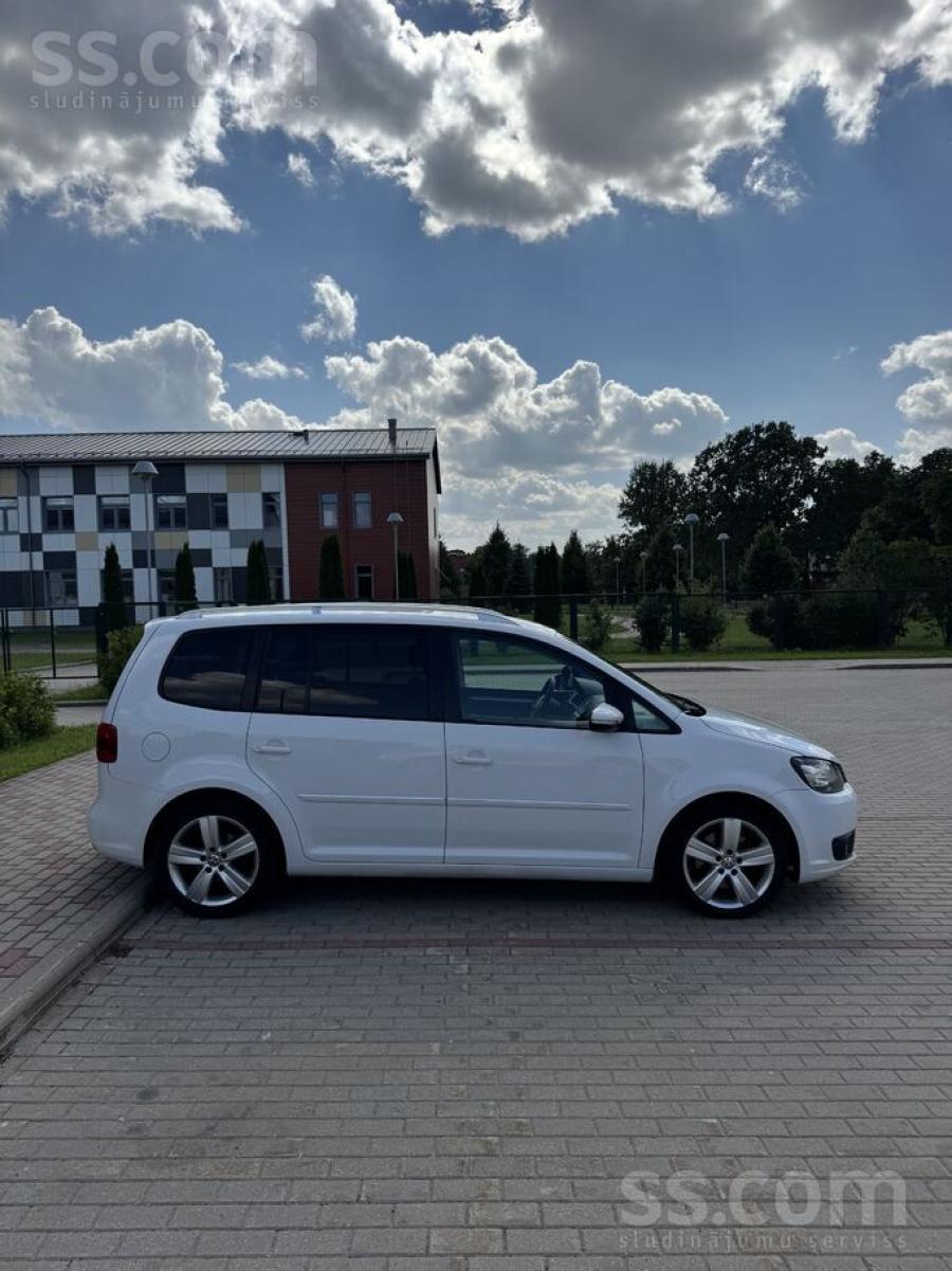 Balts Volkswagen Touran 2012 Rīga, ar dzinēja tilpumu 2.00 L un nobraukumu 317 tūkst. km par 6800 €, foto 7 vietnē AUTOMOTO.COM.LV