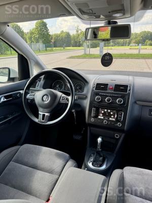 Balts Volkswagen Touran 2012 Rīga, ar dzinēja tilpumu 2.00 L un nobraukumu 317 tūkst. km par 6800 €, foto 8 vietnē AUTOMOTO.COM.LV