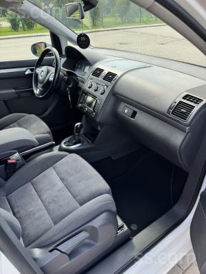 Balts Volkswagen Touran 2012 Rīga, ar dzinēja tilpumu 2.00 L un nobraukumu 317 tūkst. km par 6800 €, foto 9 vietnē AUTOMOTO.COM.LV