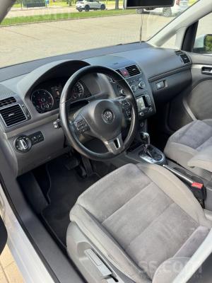 Balts Volkswagen Touran 2012 Rīga, ar dzinēja tilpumu 2.00 L un nobraukumu 317 tūkst. km par 6800 €, foto 11 vietnē AUTOMOTO.COM.LV
