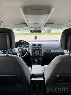 Balts Volkswagen Touran 2012 Rīga, ar dzinēja tilpumu 2.00 L un nobraukumu 317 tūkst. km par 6800 €, foto 13 vietnē AUTOMOTO.COM.LV