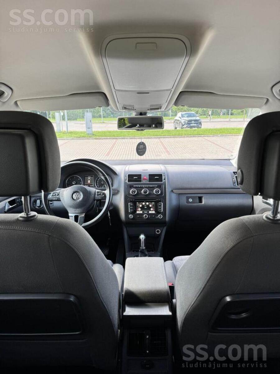 Balts Volkswagen Touran 2012 Rīga, ar dzinēja tilpumu 2.00 L un nobraukumu 317 tūkst. km par 6800 €, foto 13 vietnē AUTOMOTO.COM.LV