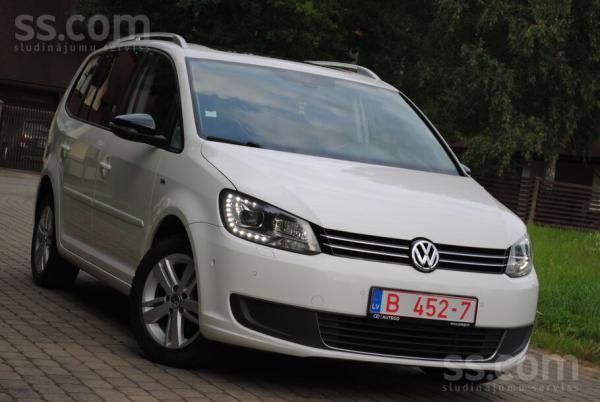 White Volkswagen Touran 2012 in Riga, with an engine capacity of 1.60 L and mileage of 238 thousand km for 6990 €, photo 8 on AUTOMOTO.COM.LV