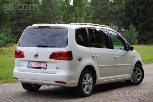 Белый Фольксваген Туран 2012 в Рига, объемом двигателя 1.60 л и пробегом 238 тыс. км за 6990 €, фото 3 на AUTOMOTO.COM.LV