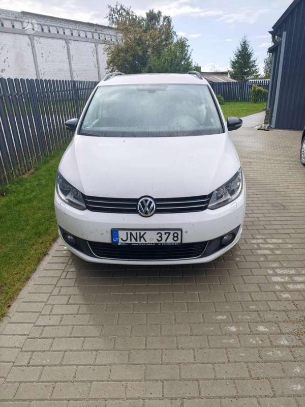 Balts Volkswagen Touran 2012 Šauļi, ar dzinēja tilpumu 1.60 L un nobraukumu 285 tūkst. km par 3600 €, foto 1 vietnē AUTOMOTO.COM.LV