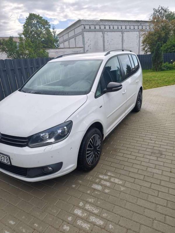 Balts Volkswagen Touran 2012 Šauļi, ar dzinēja tilpumu 1.60 L un nobraukumu 285 tūkst. km par 3600 €, foto 3 vietnē AUTOMOTO.COM.LV