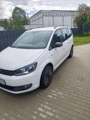 Balts Volkswagen Touran 2012 Šauļi, ar dzinēja tilpumu 1.60 L un nobraukumu 285 tūkst. km par 3600 €, foto 3 vietnē AUTOMOTO.COM.LV