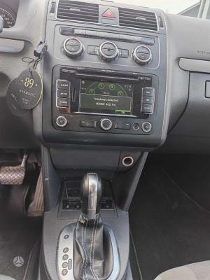 Balts Volkswagen Touran 2012 Šauļi, ar dzinēja tilpumu 1.60 L un nobraukumu 285 tūkst. km par 3600 €, foto 12 vietnē AUTOMOTO.COM.LV