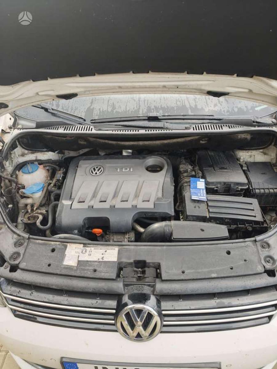 Balts Volkswagen Touran 2012 Šauļi, ar dzinēja tilpumu 1.60 L un nobraukumu 285 tūkst. km par 3600 €, foto 13 vietnē AUTOMOTO.COM.LV