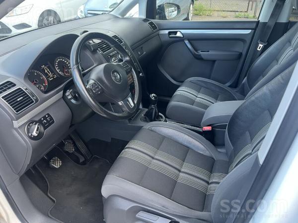 Balts Volkswagen Touran 2012 Rīga, ar dzinēja tilpumu 1.60 L un nobraukumu 0 tūkst. km par 5950 €, foto 11 vietnē AUTOMOTO.COM.LV