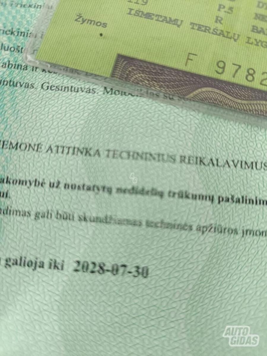 Белый Фольксваген Туран 2012 в Каунас, объемом двигателя 1.60 л и пробегом 350 тыс. км за 2550 €, фото 12 на AUTOMOTO.COM.LV