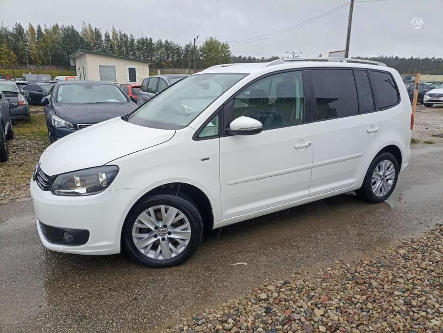 White Volkswagen Touran 2013 in Vilnius, with an engine capacity of 1.60 L and mileage of 191 thousand km for 6950 €, photo 5 on AUTOMOTO.COM.LV
