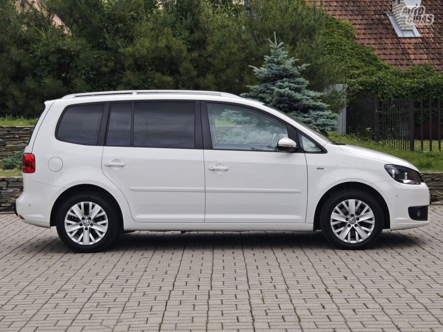 White Volkswagen Touran 2013 in Vilnius, with an engine capacity of 2.00 L and mileage of 264 thousand km for 6500 €, photo 6 on AUTOMOTO.COM.LV