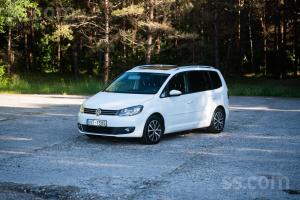 White Volkswagen Touran 2013 in Liepaja, with an engine capacity of 2.00 L and mileage of 410 thousand km for 5750 €, photo  on AUTOMOTO.COM.LV